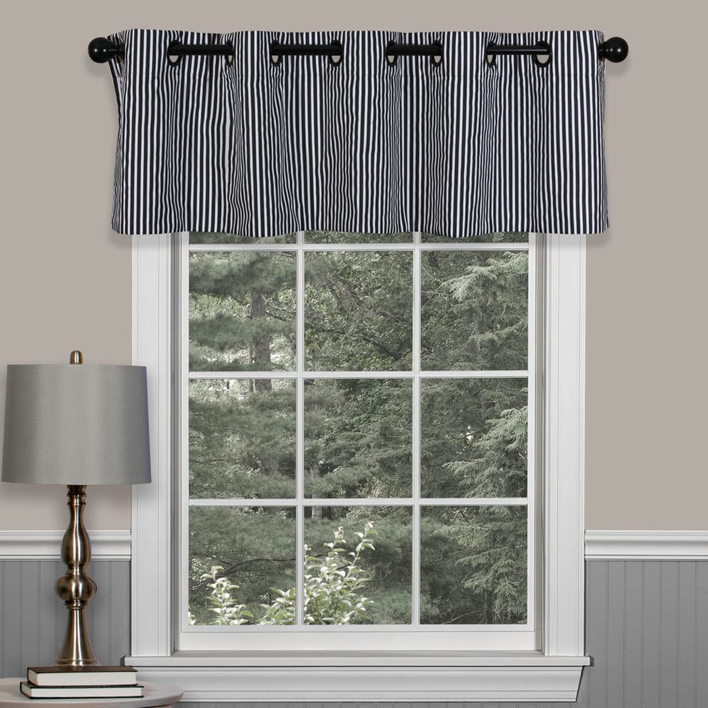 Black and White Collection Carrie Grommet Valance